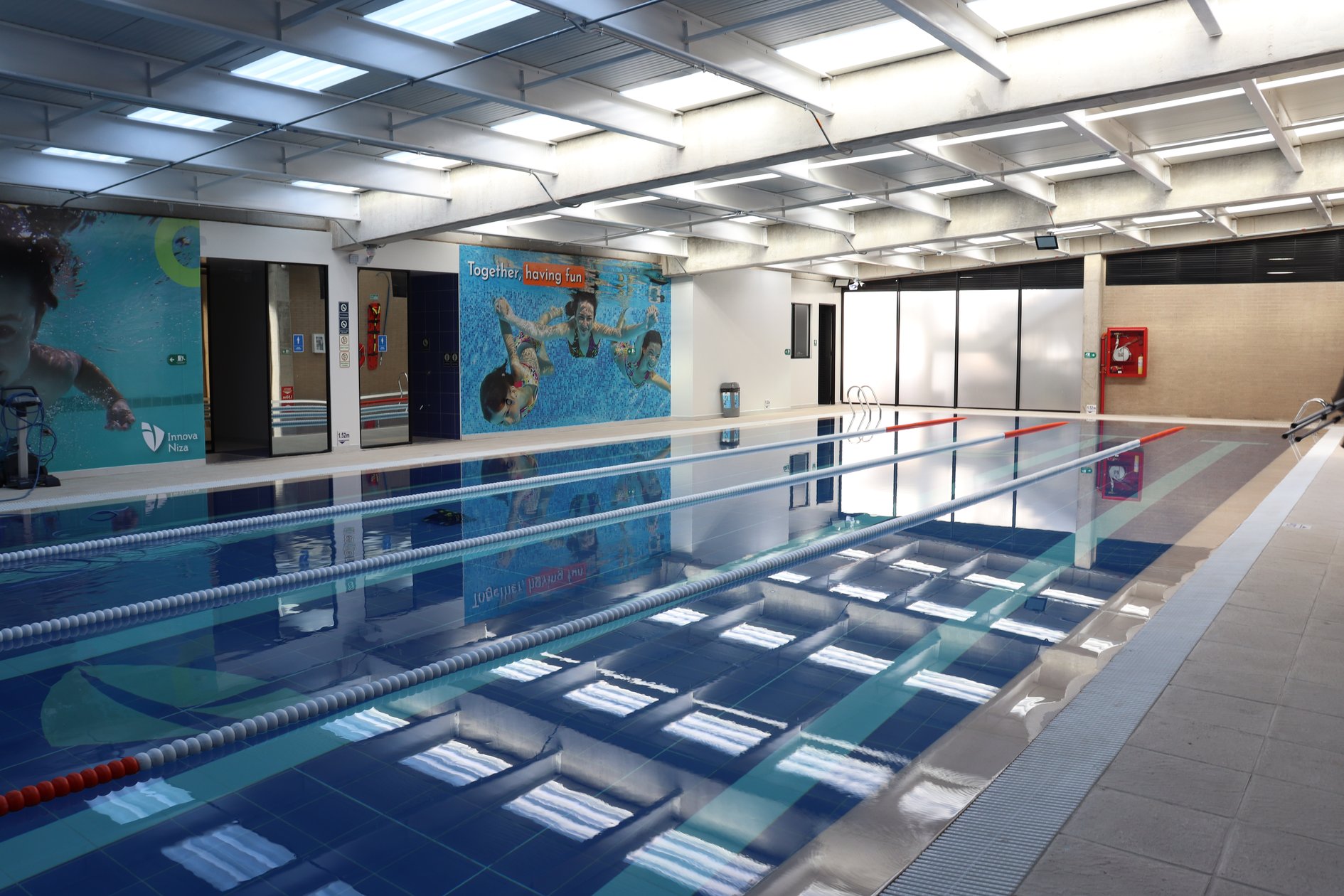 ¿Cómo la natación puede mejorar el rendimiento académico de los niños?